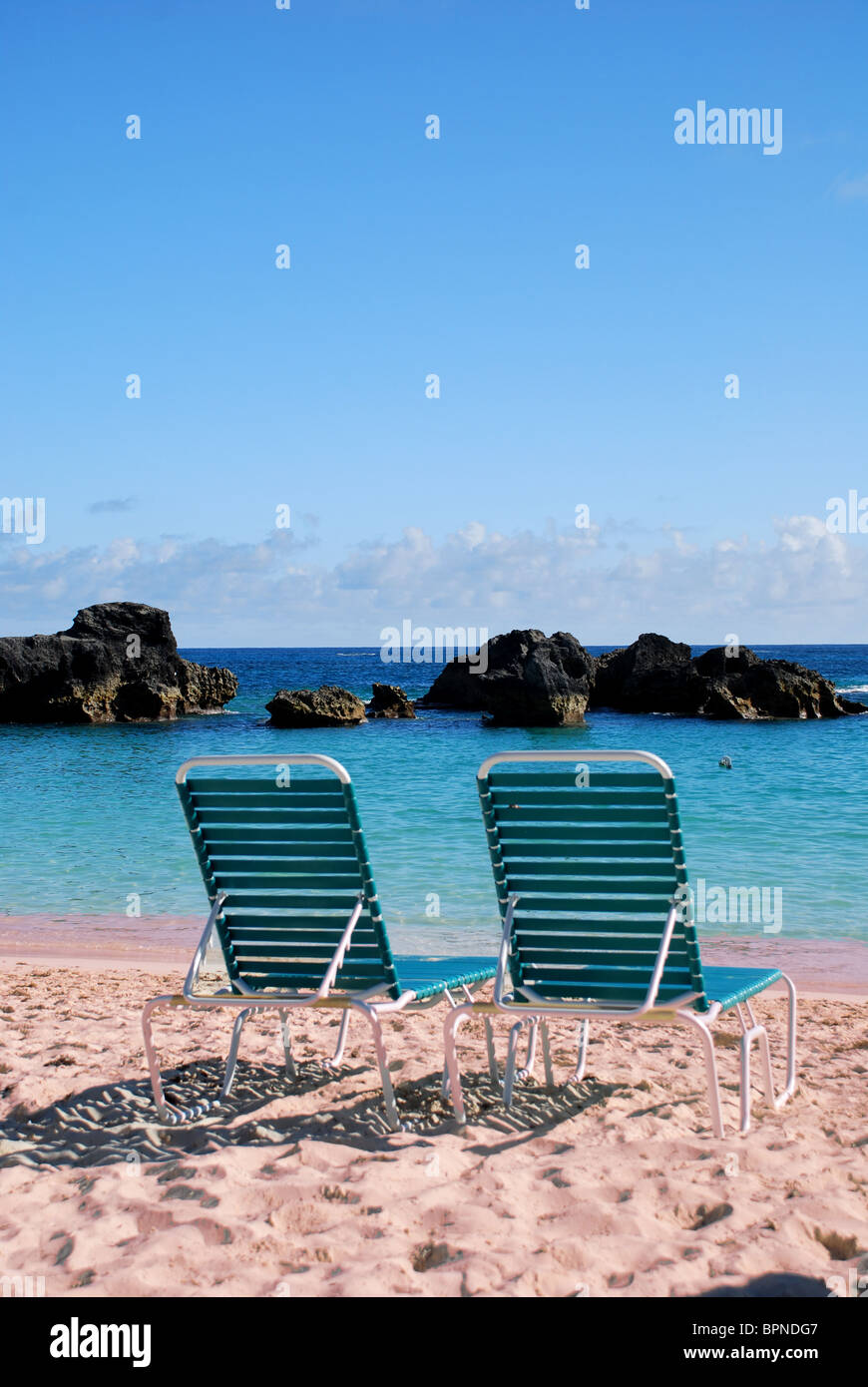 The pink Bermuda sand at East Whale Bay beach, Southampton Bermuda ...