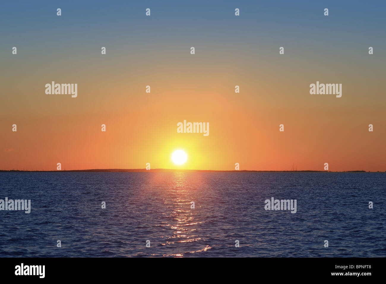 Sunset and the ocean hi-res stock photography and images - Alamy
