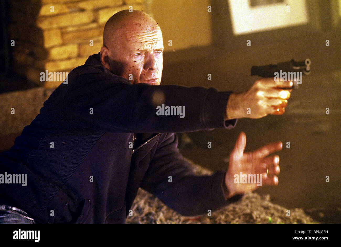 Bruce Willis Hostage 2005 High Resolution Stock Photography and Images - Alamy