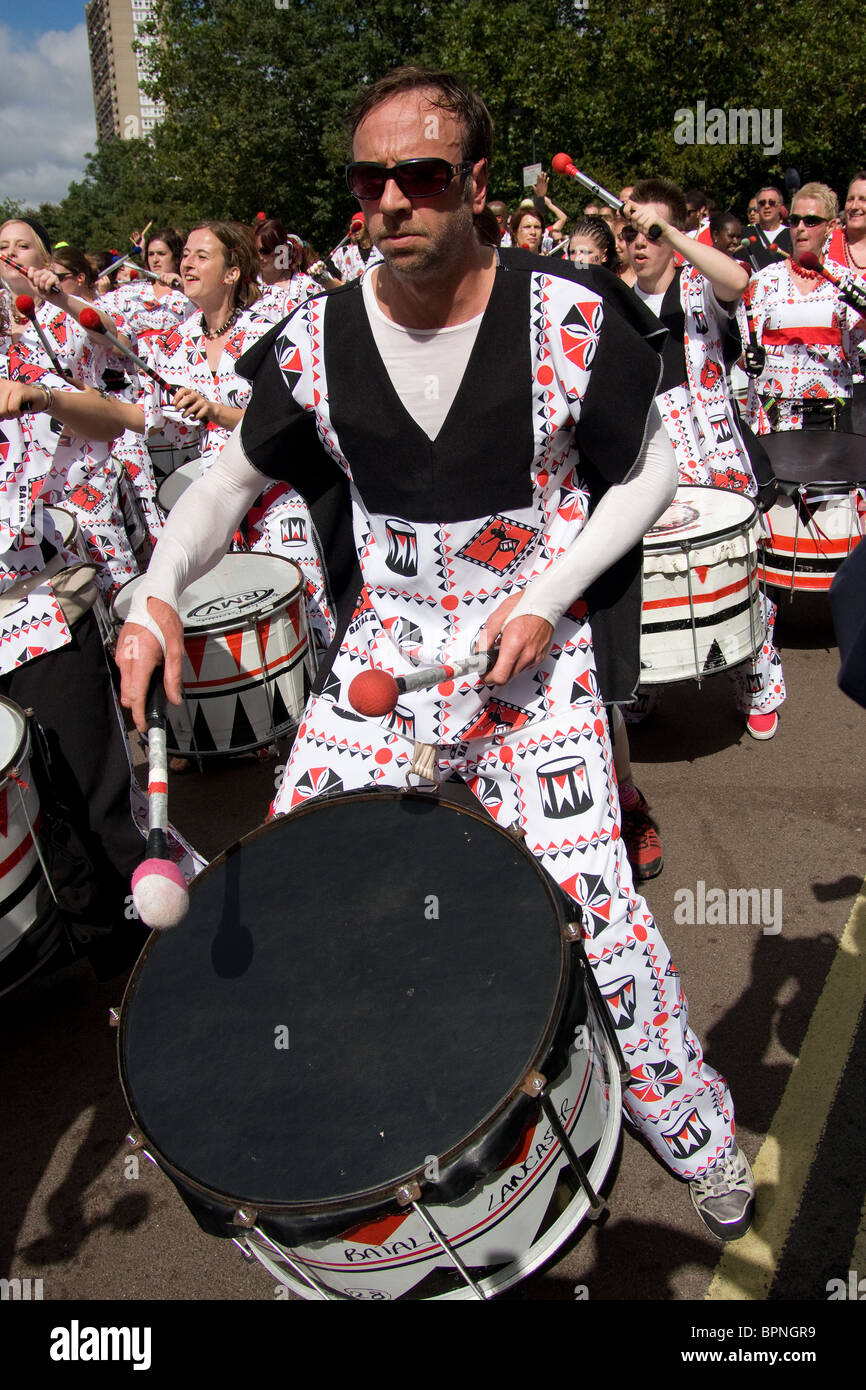 Brasilian samba drummers parade drums hi-res stock photography and ...