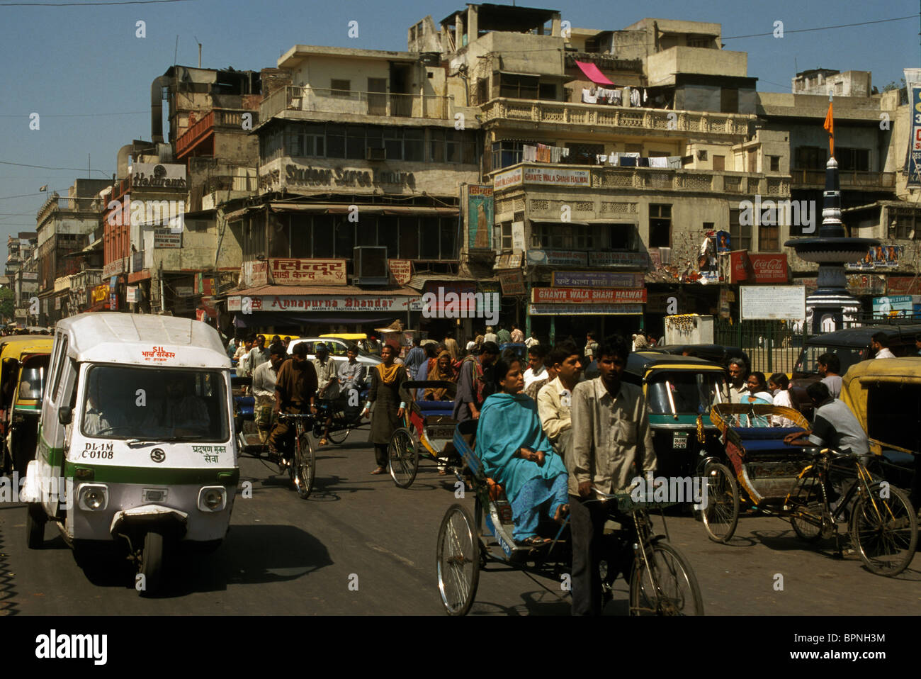 Two- and three-wheeled traffic congestion in Chandni Chowk, Delhi ...