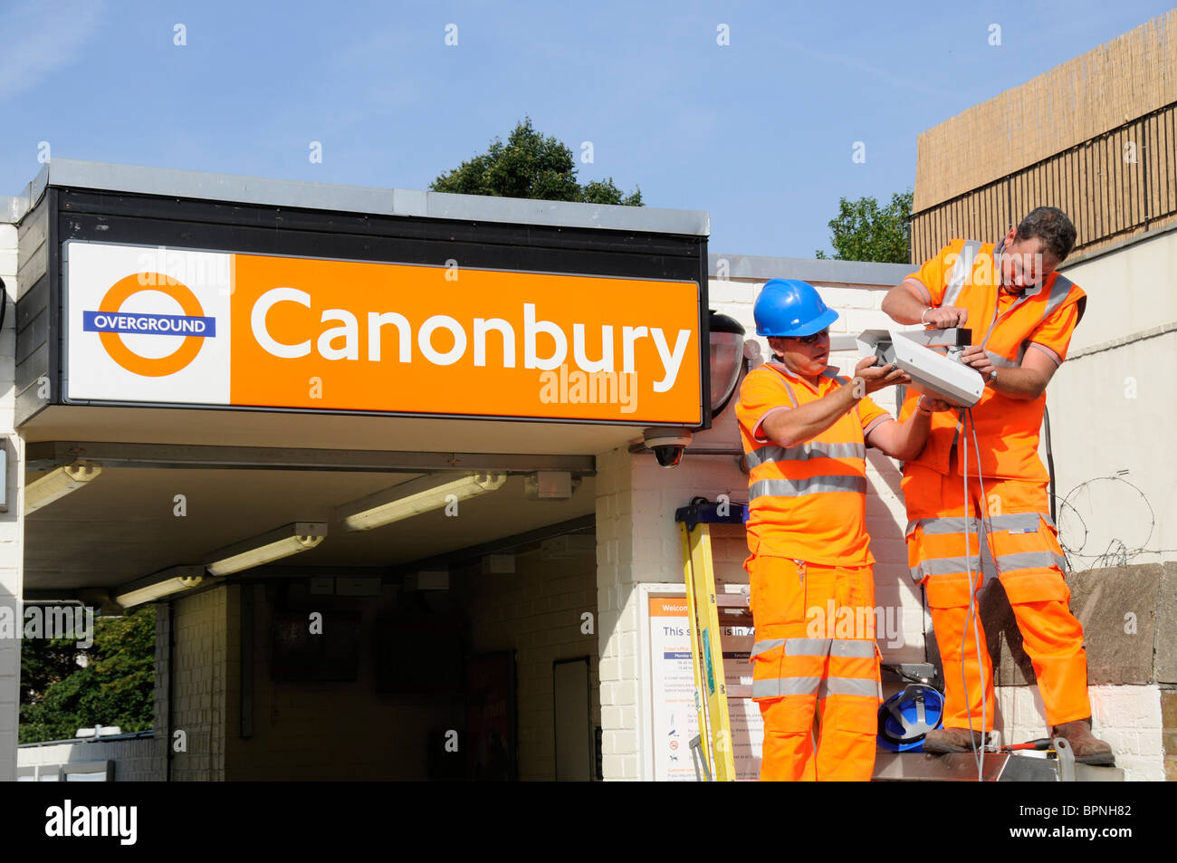 Rail workers uk hi-res stock photography and images - Alamy