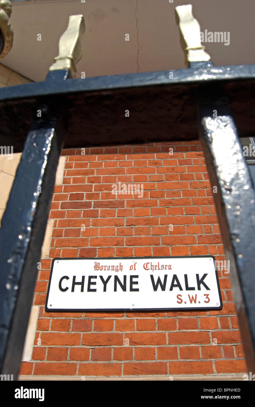 street name sign for cheyne walk, chelsea, london, england, one of the ...