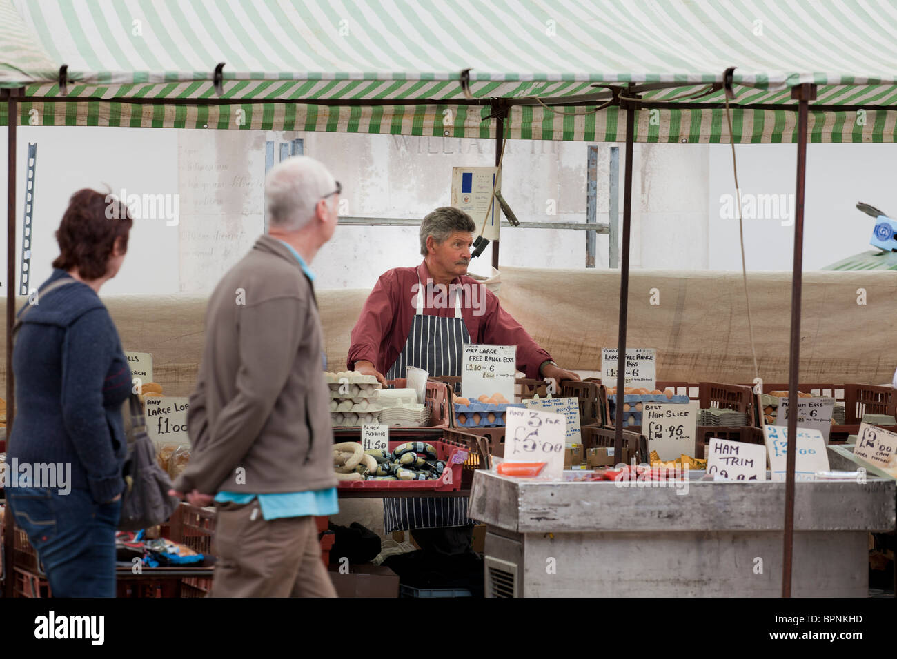 market stalls and traders in Petersfield town square Stock Photo - Alamy