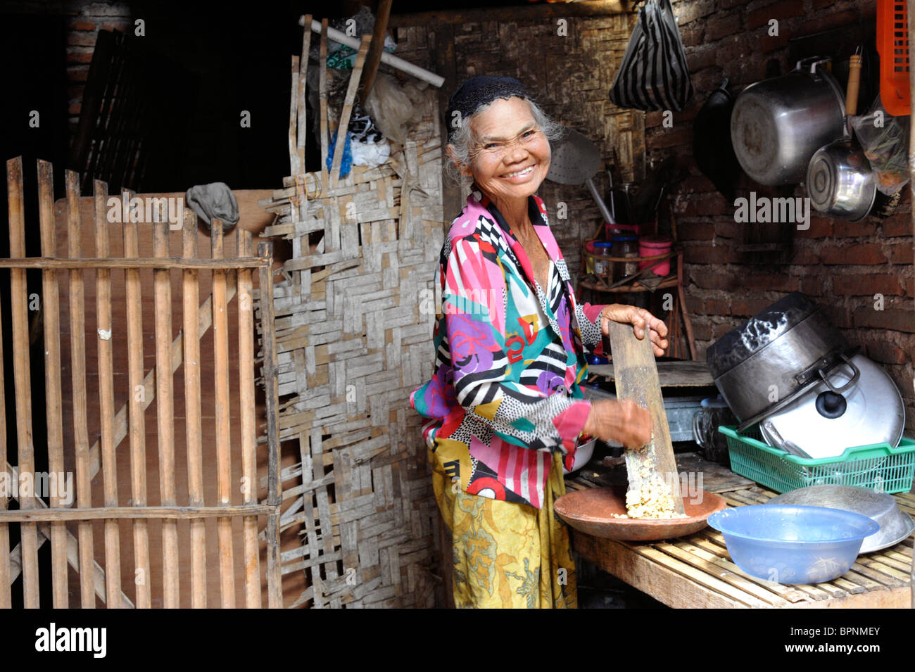 Kitchen for the poor hi-res stock photography and images - Alamy