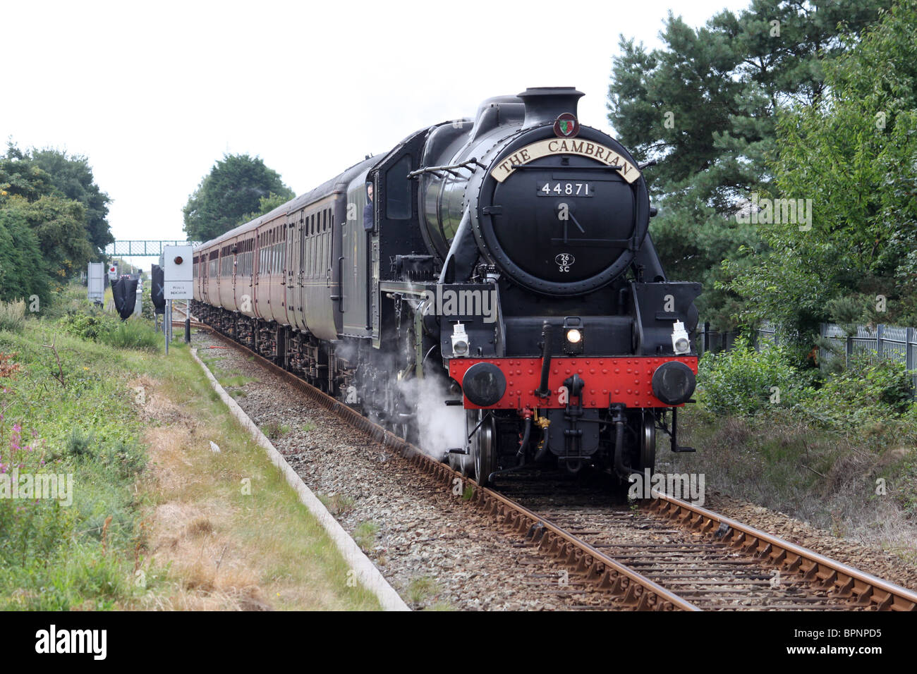 The Cambrian steam train at Harlech heading to Porthmadog (Porthmadoc ...