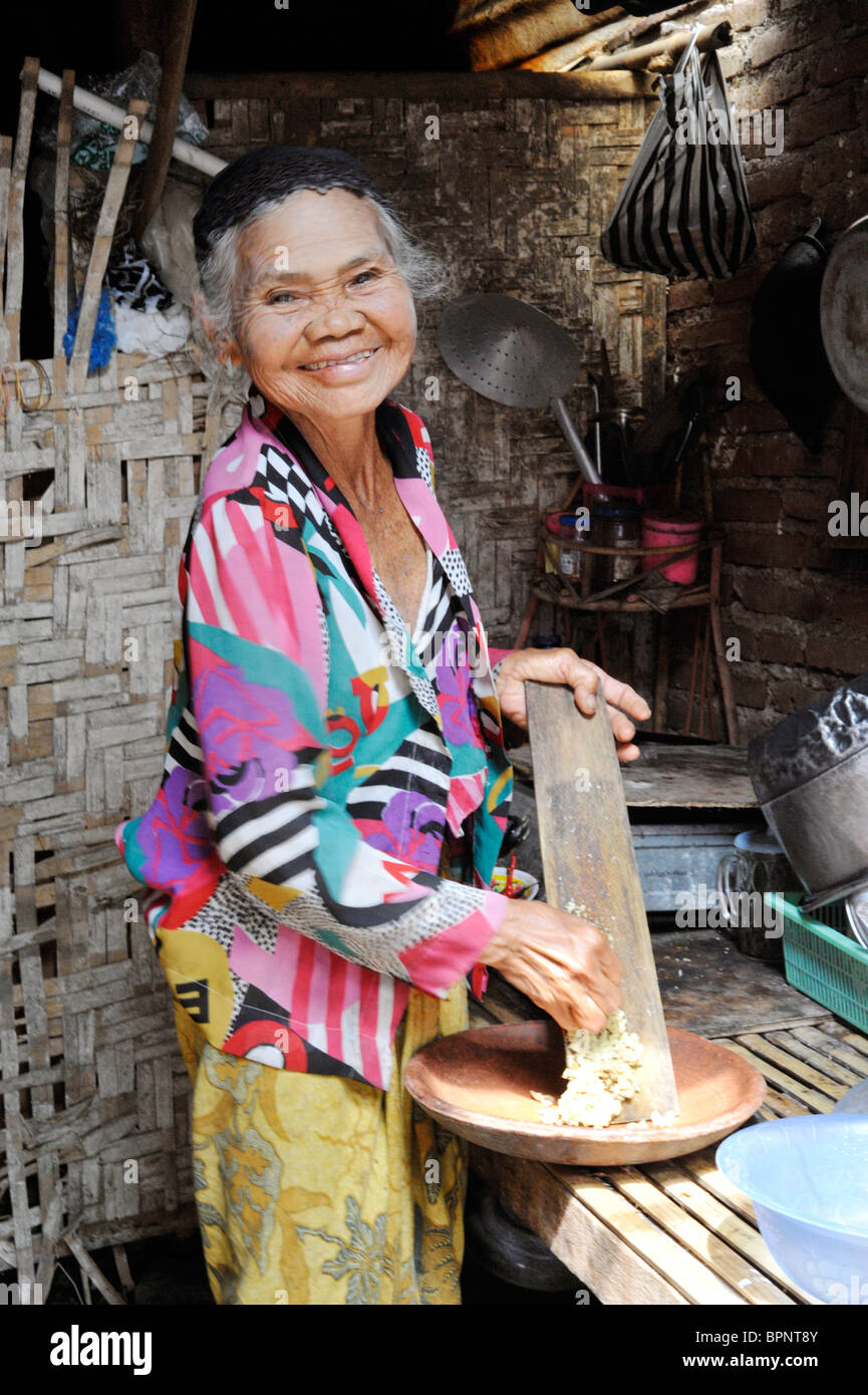 Old grating hi-res stock photography and images - Alamy
