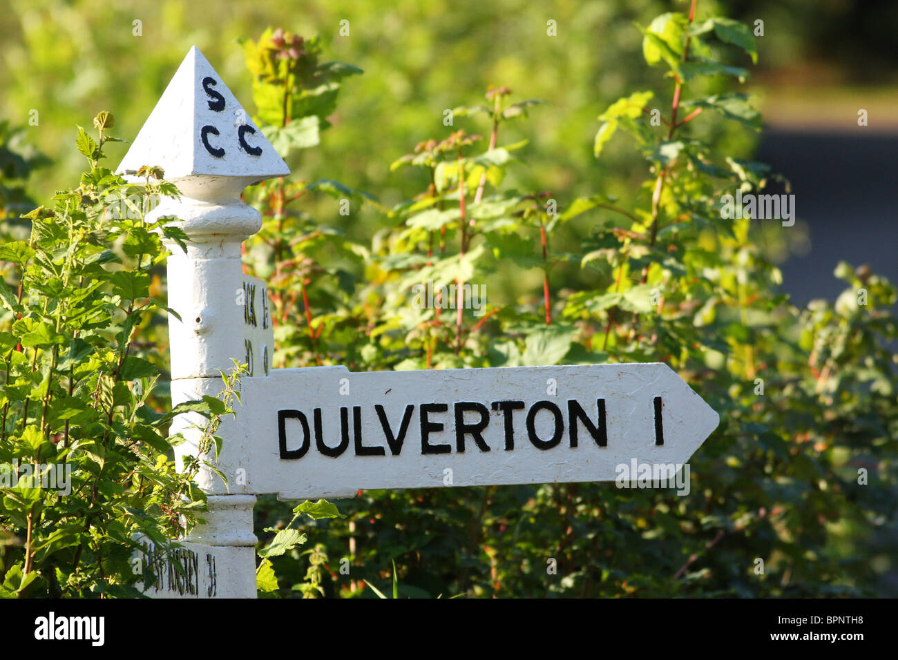 Road sign showing the way to Dulverton Stock Photo - Alamy