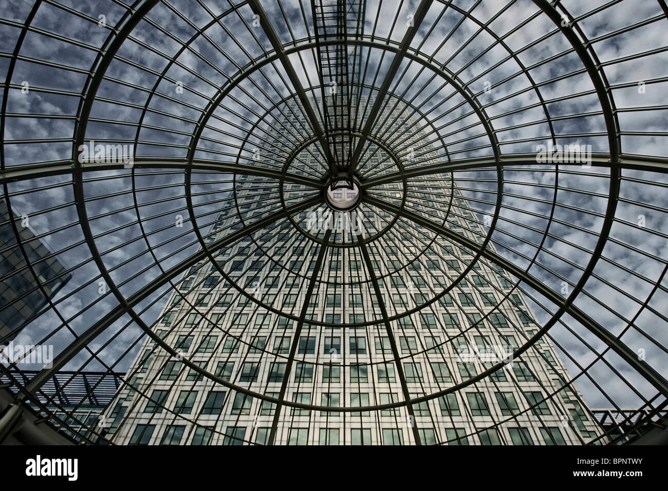 Cabot Place and One Canada Square, Canary Wharf, London, England Stock ...