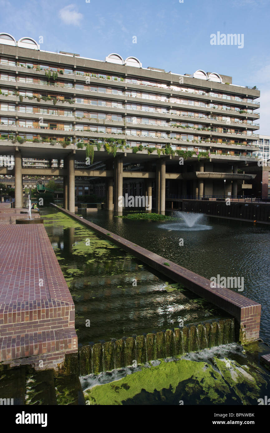 Barbican lake hi-res stock photography and images - Alamy