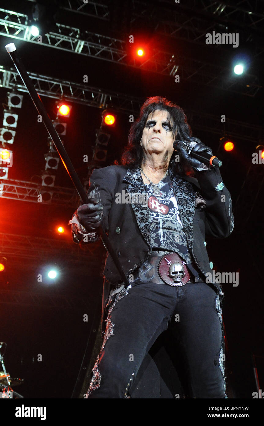 Cooper Alice High Resolution Stock Photography and Images - Alamy