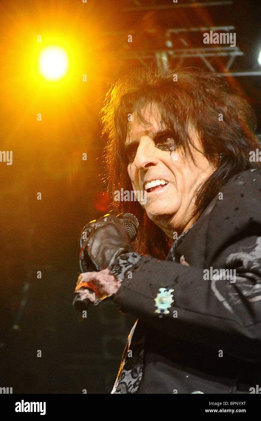 Cooper Alice High Resolution Stock Photography and Images - Alamy