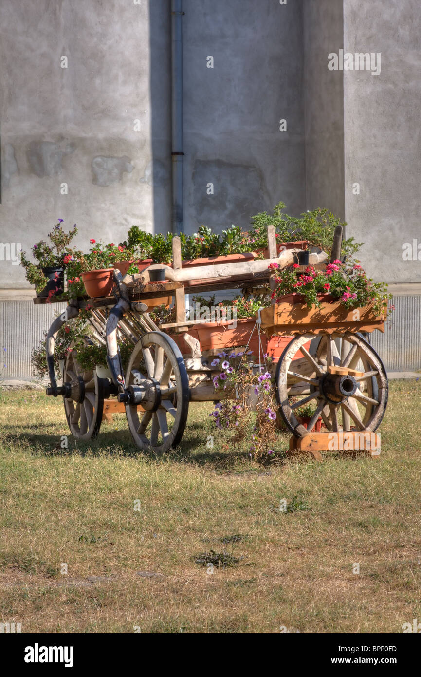Wagon flowers hi-res stock photography and images - Alamy