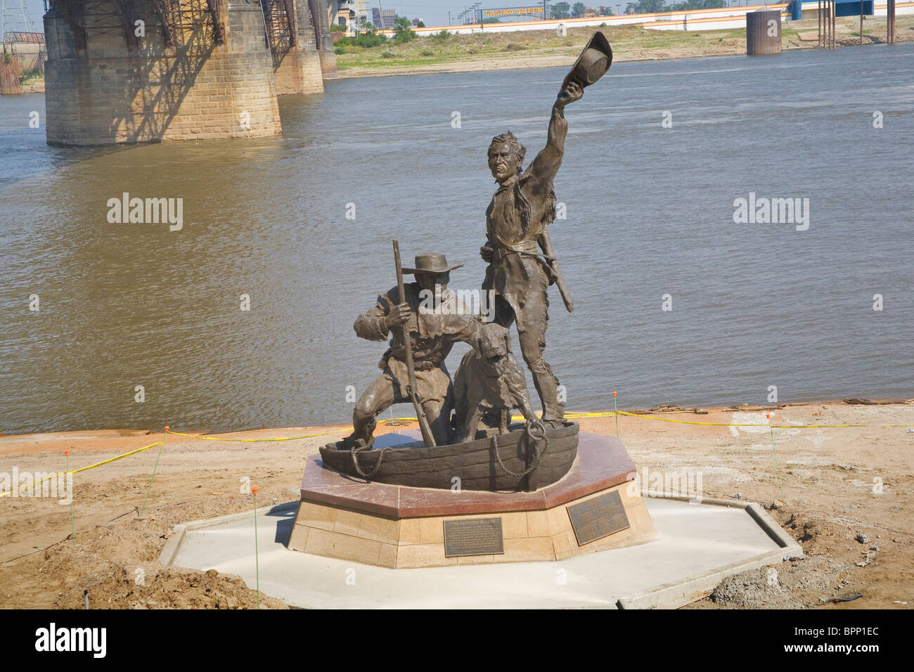 Lewis and Clark statue on Mississippi River Stock Photo - Alamy
