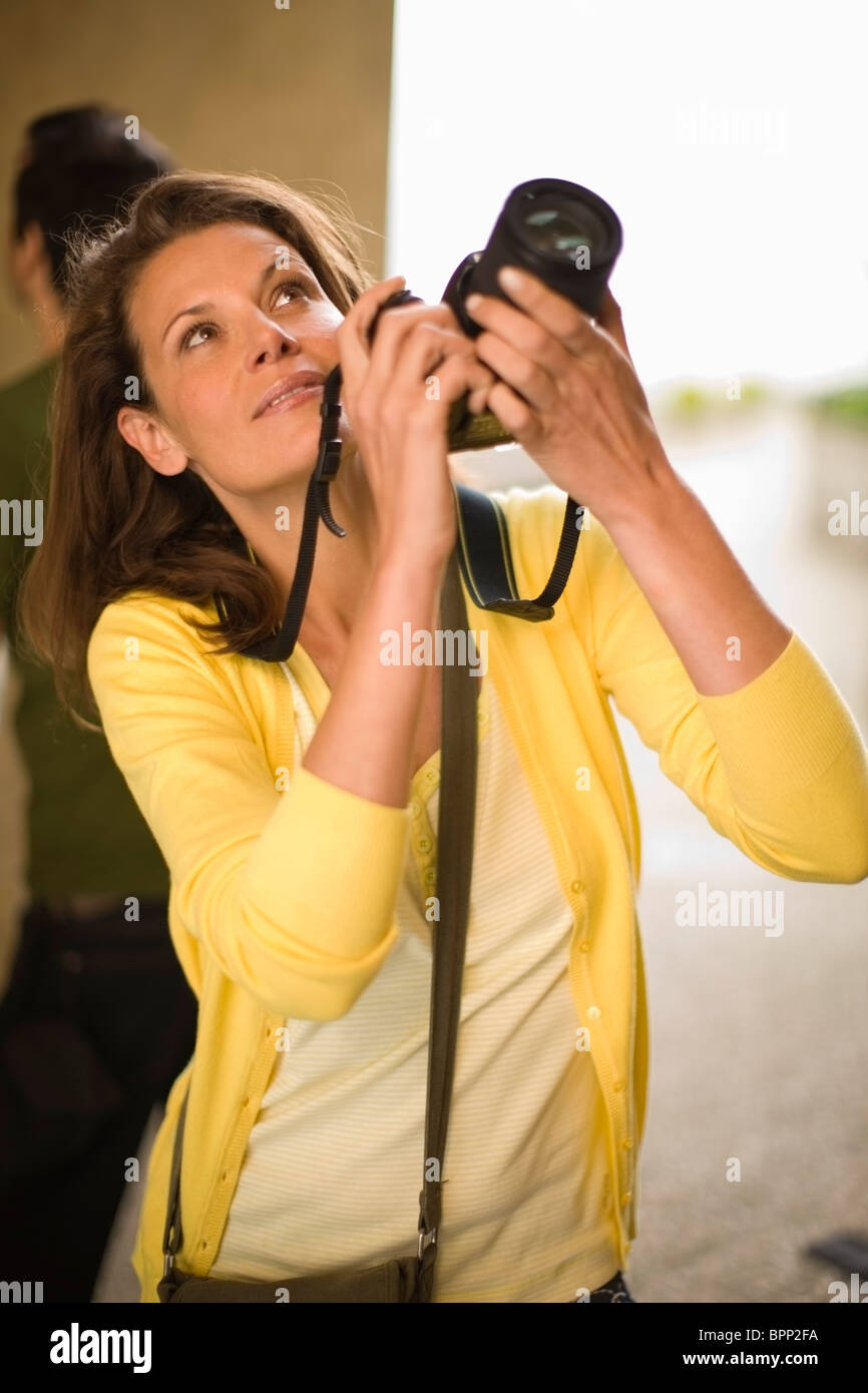 Rear view smiling tourists couple hi-res stock photography and images ...
