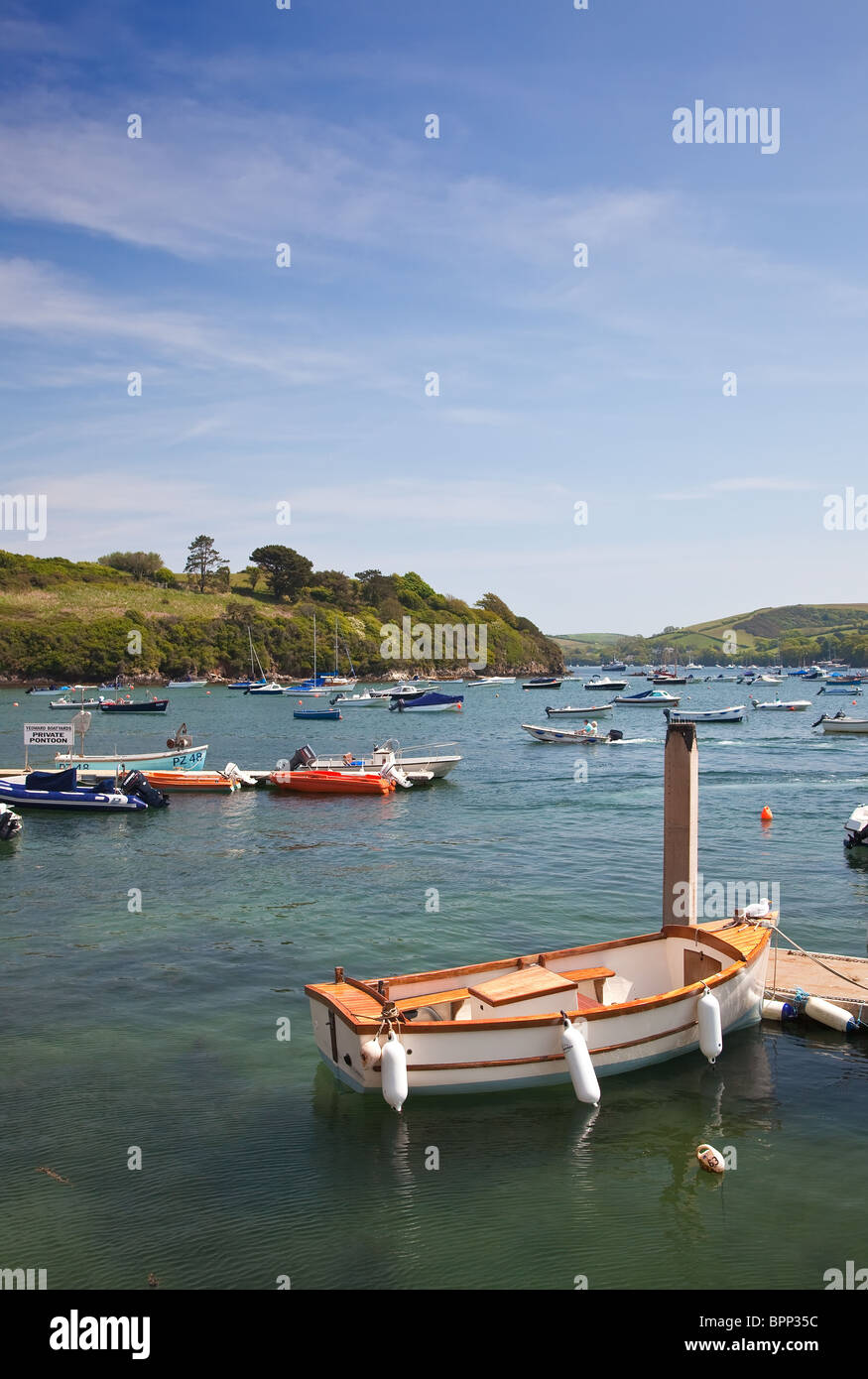 Salcombe kingsbridge estuary devon hi-res stock photography and images ...