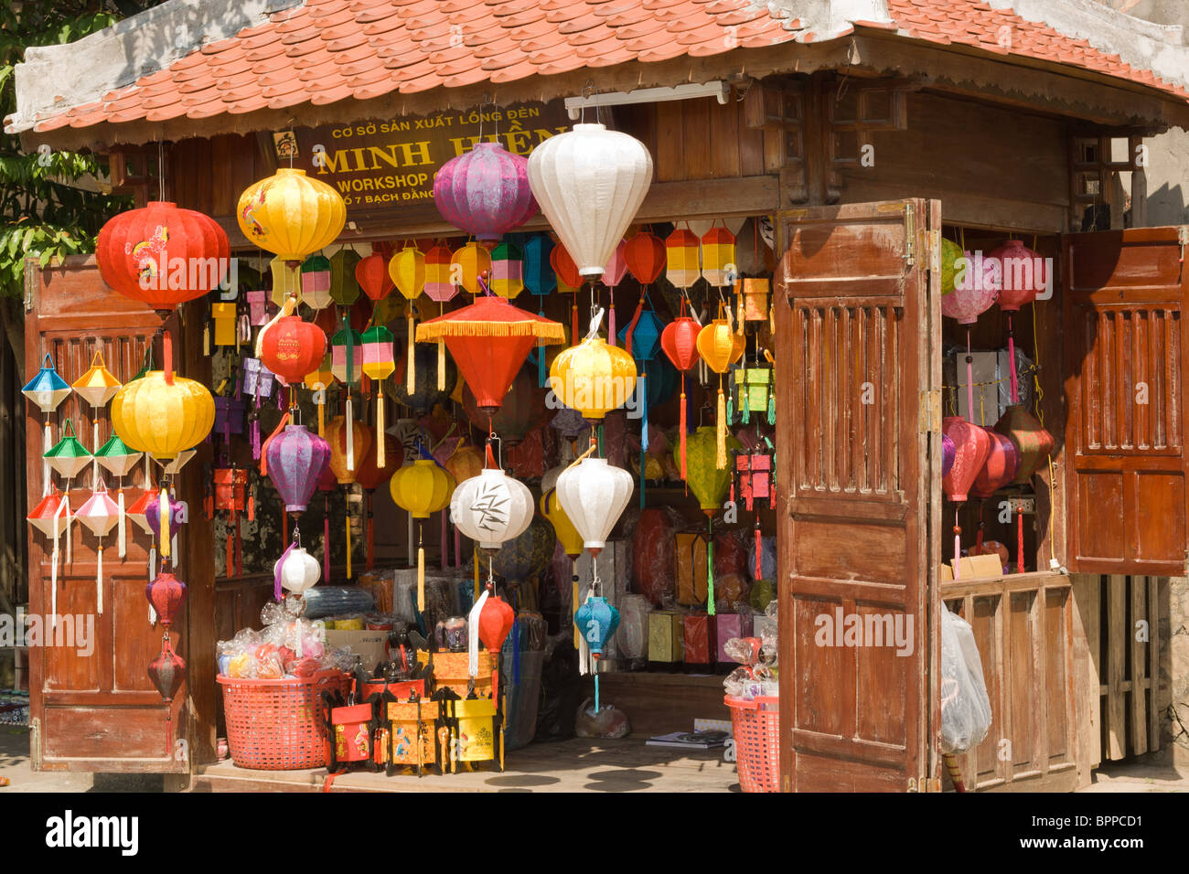 Lantern shop with paper lanterns at Hoi an, Vietnam Stock Photo - Alamy