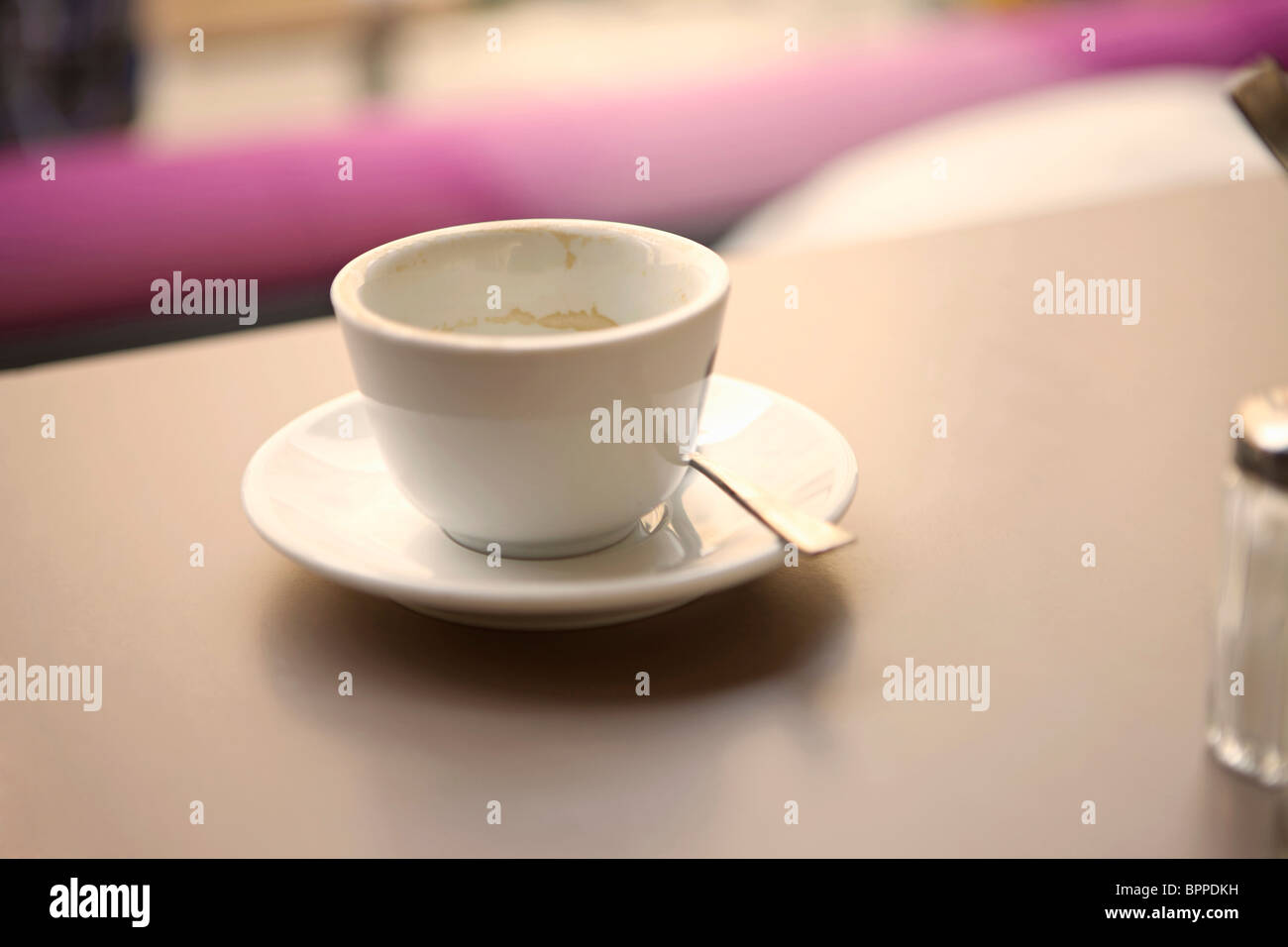 Empty coffee cup hi-res stock photography and images - Alamy
