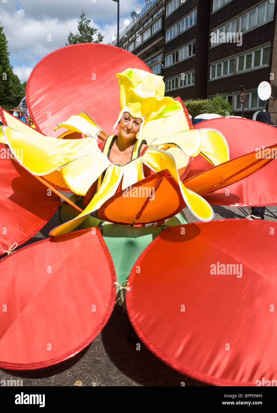 Performer from the Shademakers float at the Notting Hill Carnival ...