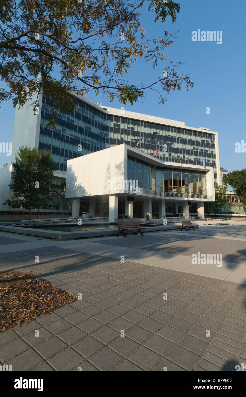 View of the Hamilton City Hall just after recieving a huge new face ...