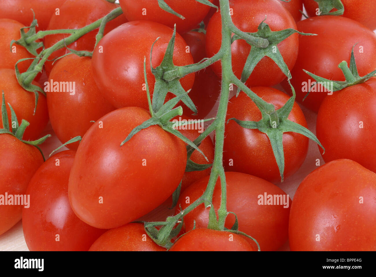 Cluster of tomato hi-res stock photography and images - Alamy