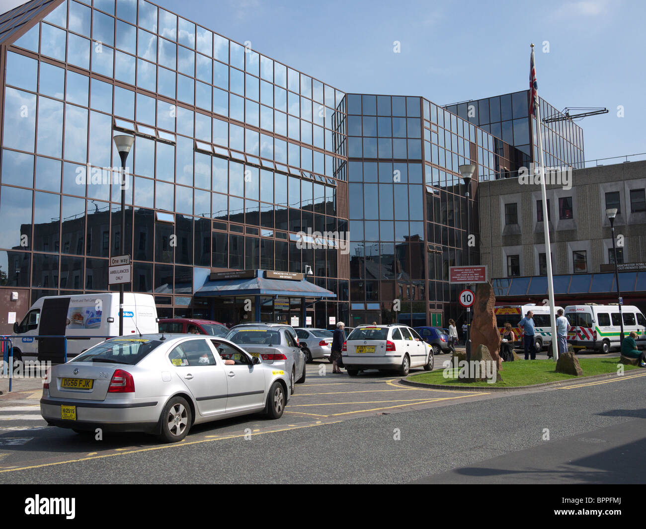 Manchester royal infirmary frontage hi-res stock photography and images ...