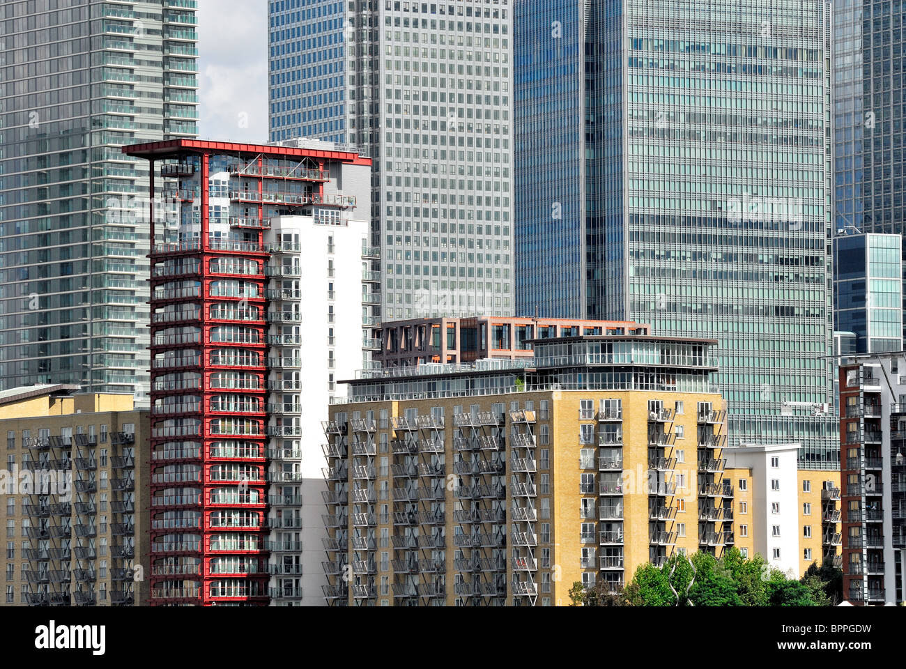 Modern wharf hi-res stock photography and images - Alamy
