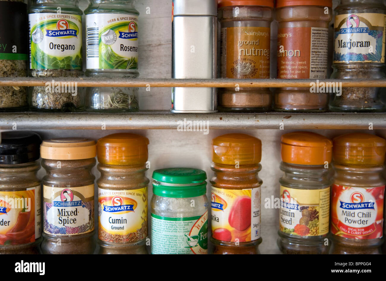 Spice rack hi-res stock photography and images - Alamy