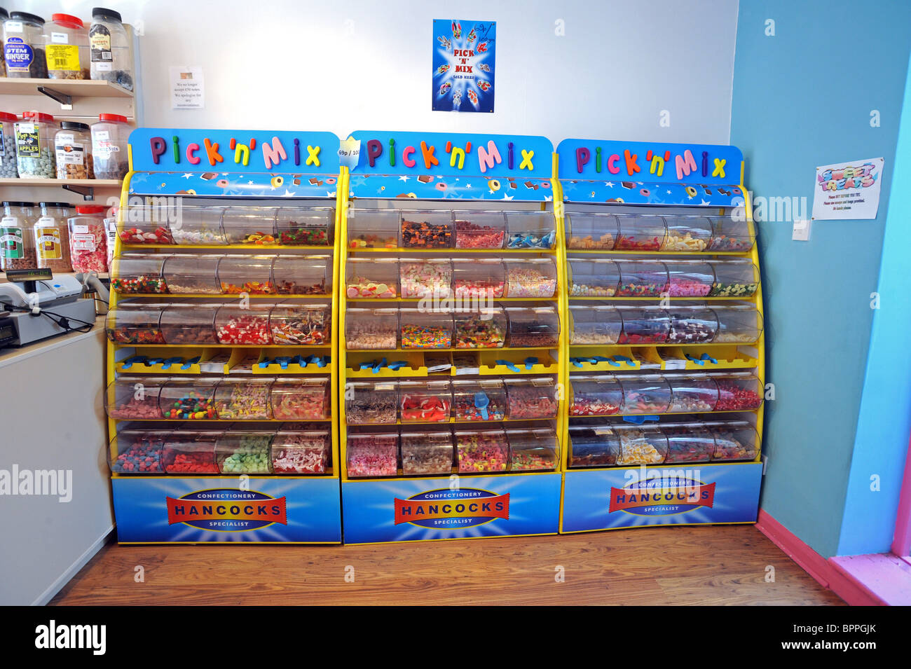 Pick n mix sweets hi-res stock photography and images - Alamy