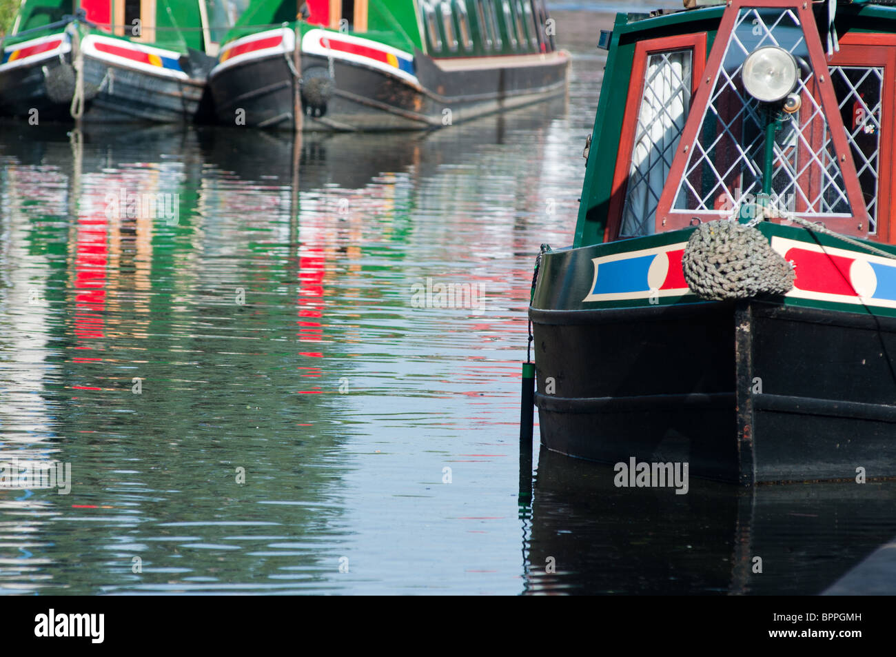Canal long boats hi-res stock photography and images - Alamy