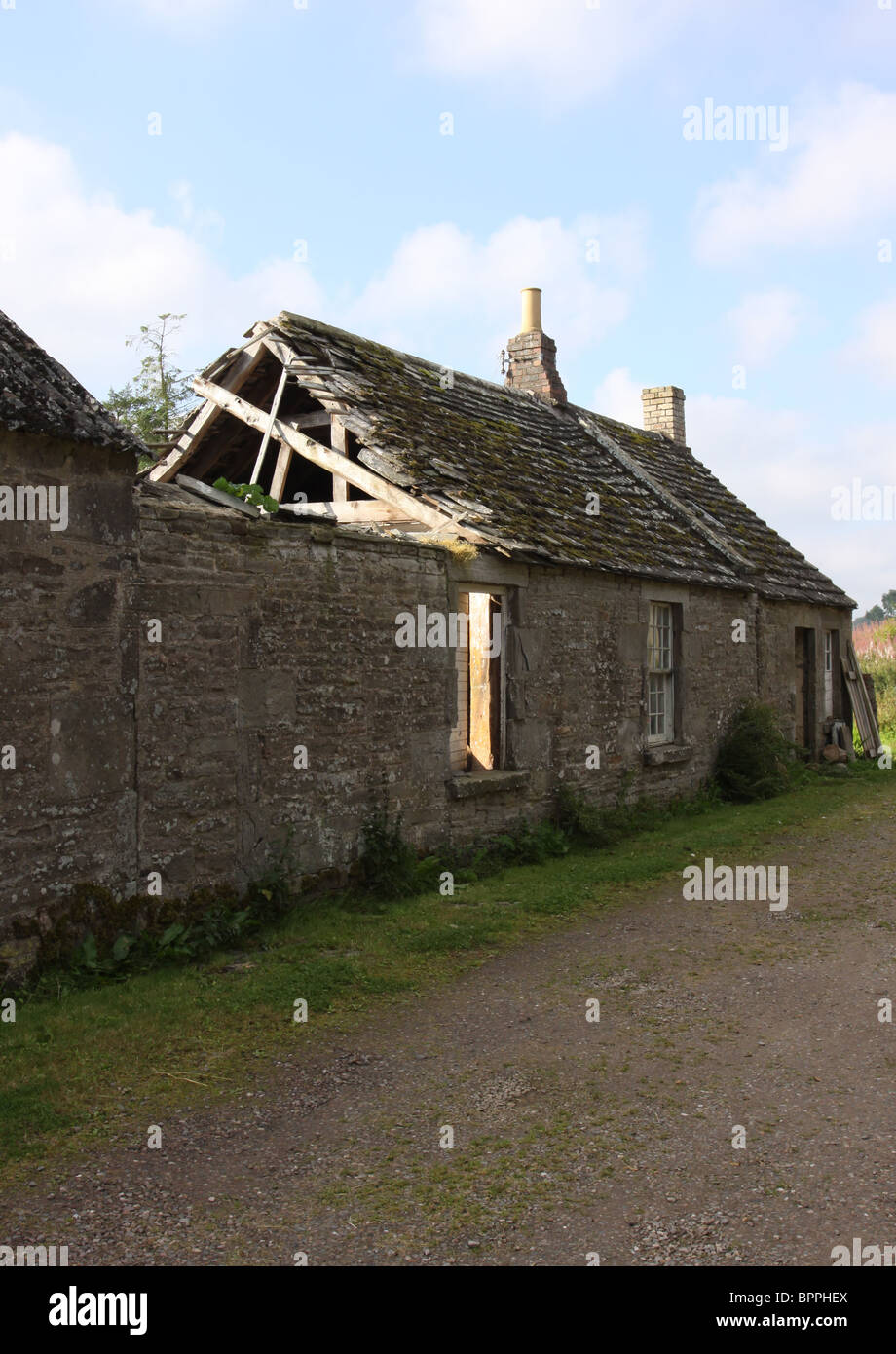 Ruined farm house hi-res stock photography and images - Alamy