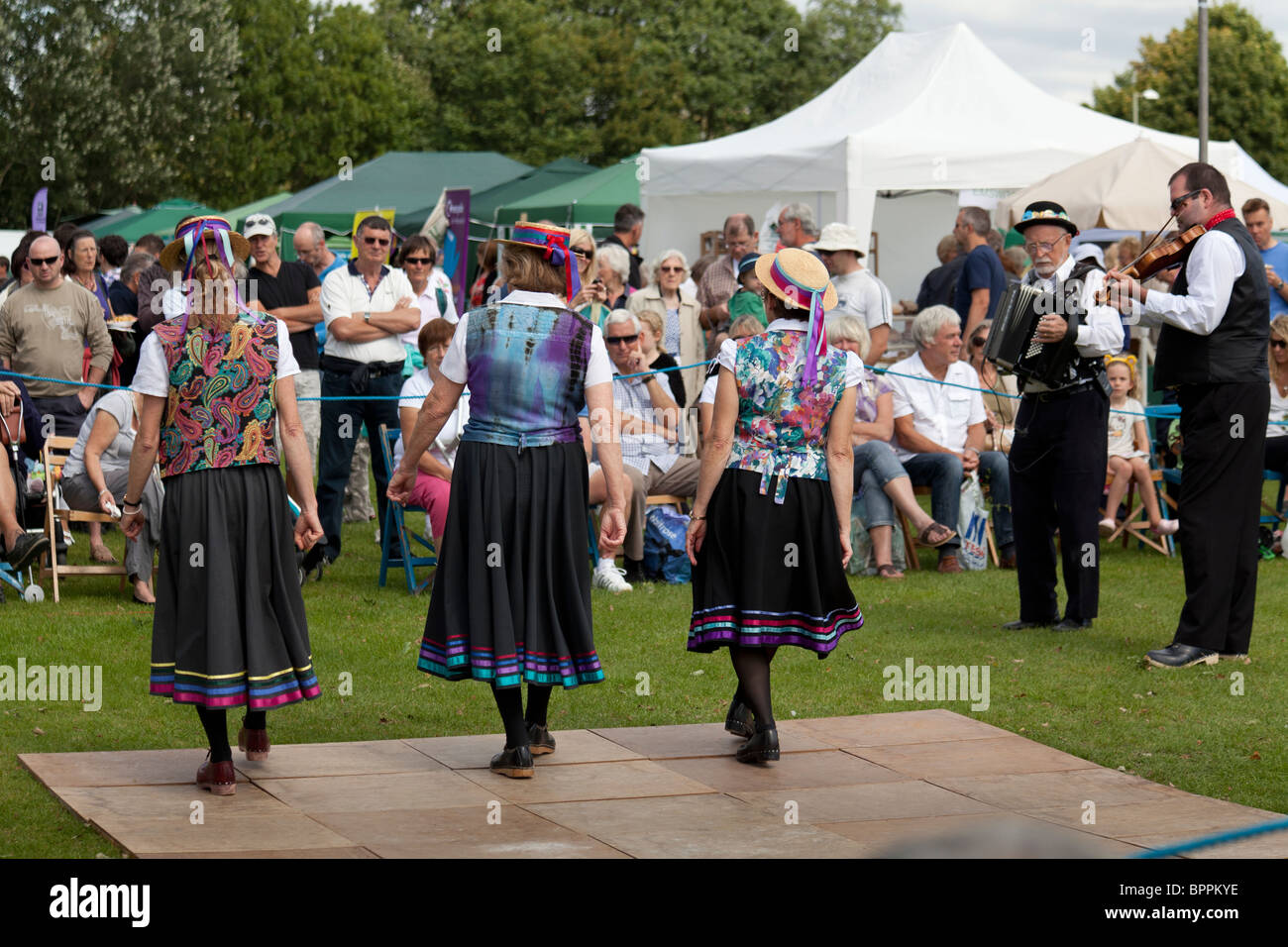Demonstration dancing hi-res stock photography and images - Alamy