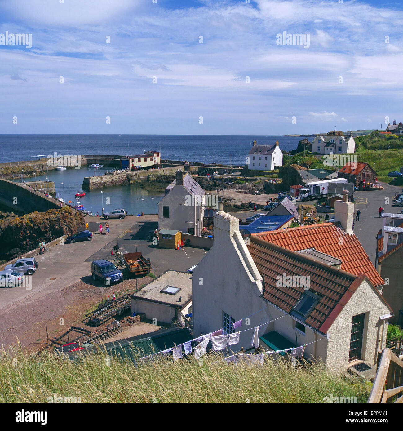 St abbs fishing village hi-res stock photography and images - Alamy