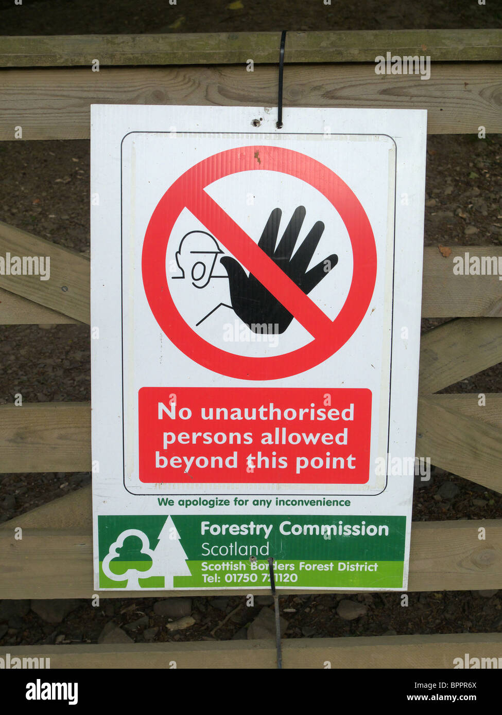 Forest forestry commission warning sign hi-res stock photography and ...