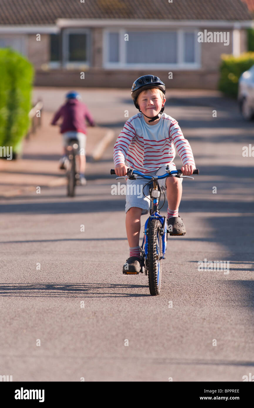 Children wearing bike helmets hi-res stock photography and images - Alamy