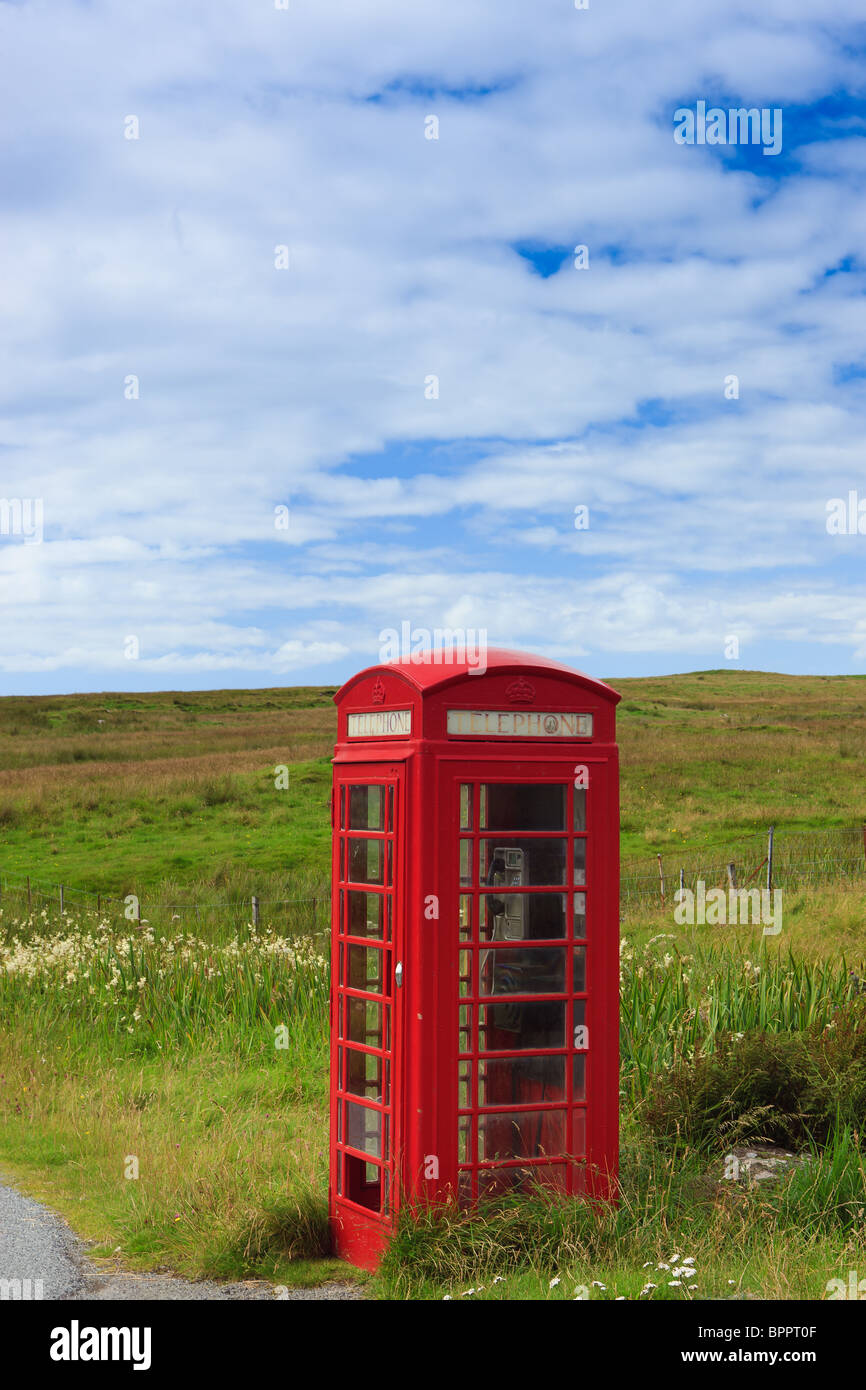 Red phone booth hi-res stock photography and images - Alamy