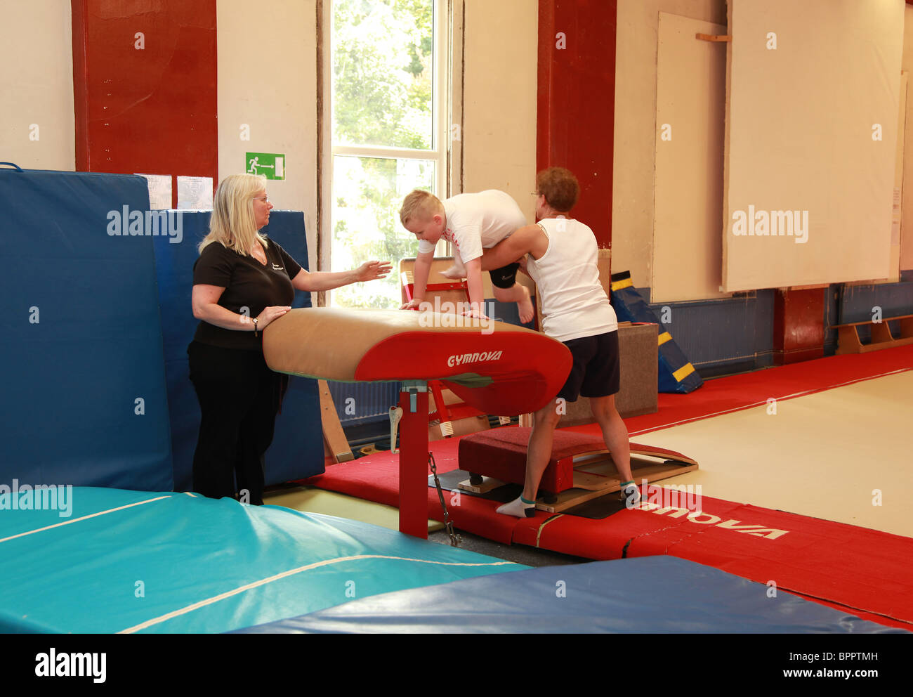 Kids Gymnastic class Stock Photo - Alamy