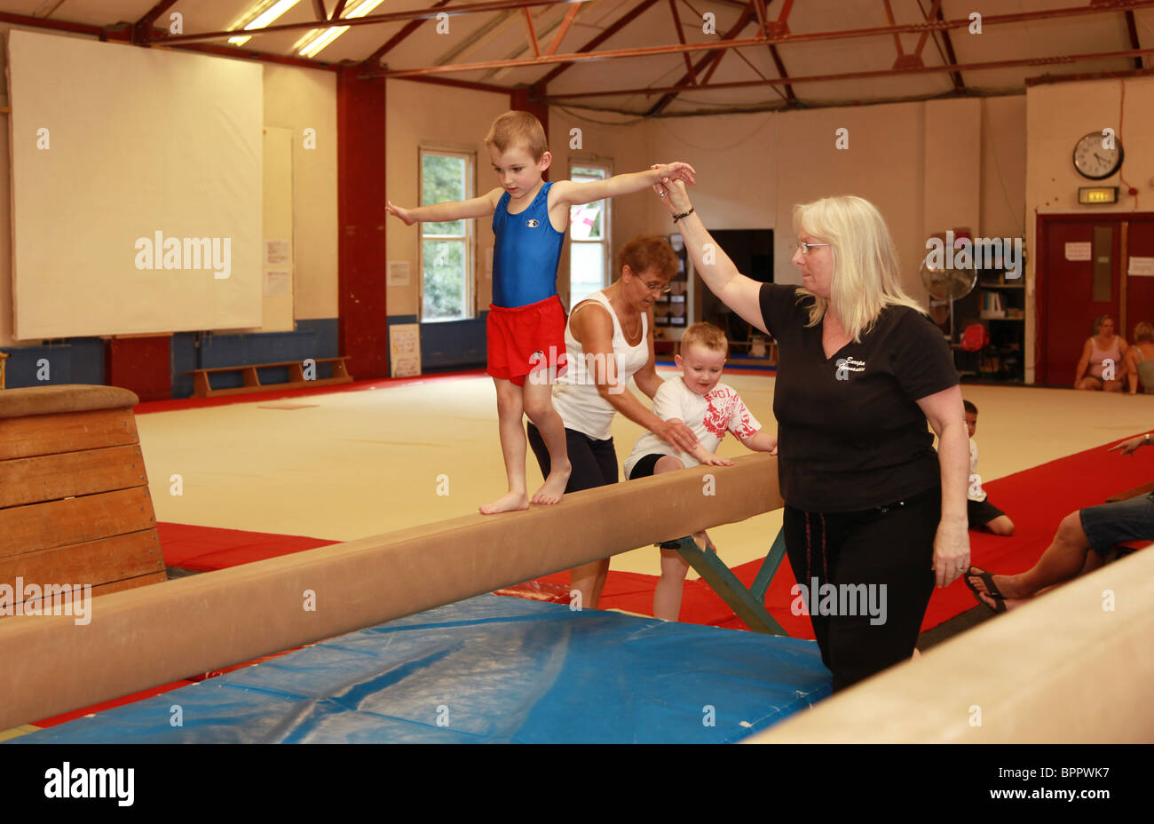 Kids Gymnastic class Stock Photo - Alamy