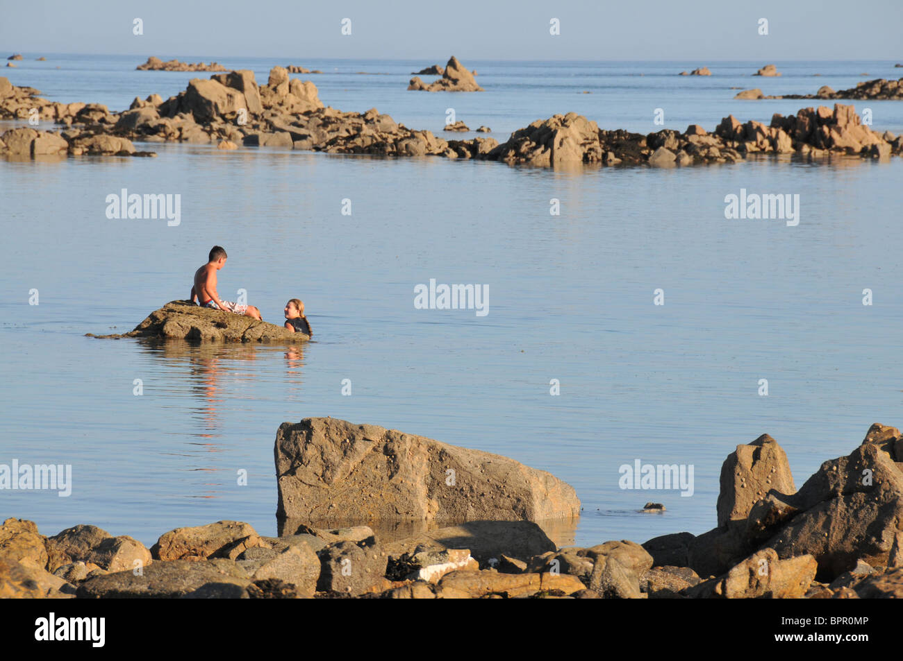 Children on rocks hi-res stock photography and images - Alamy