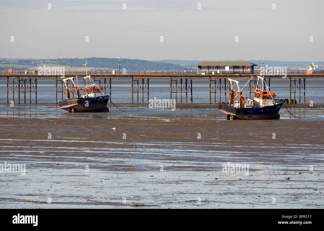 Pier foreshore beached structure seaside hi-res stock photography and ...
