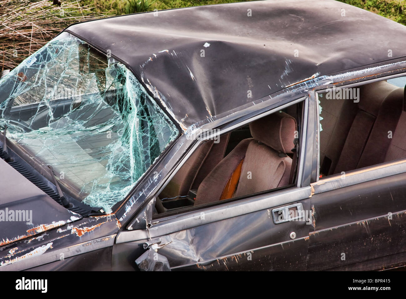 Collision crashed hi-res stock photography and images - Alamy