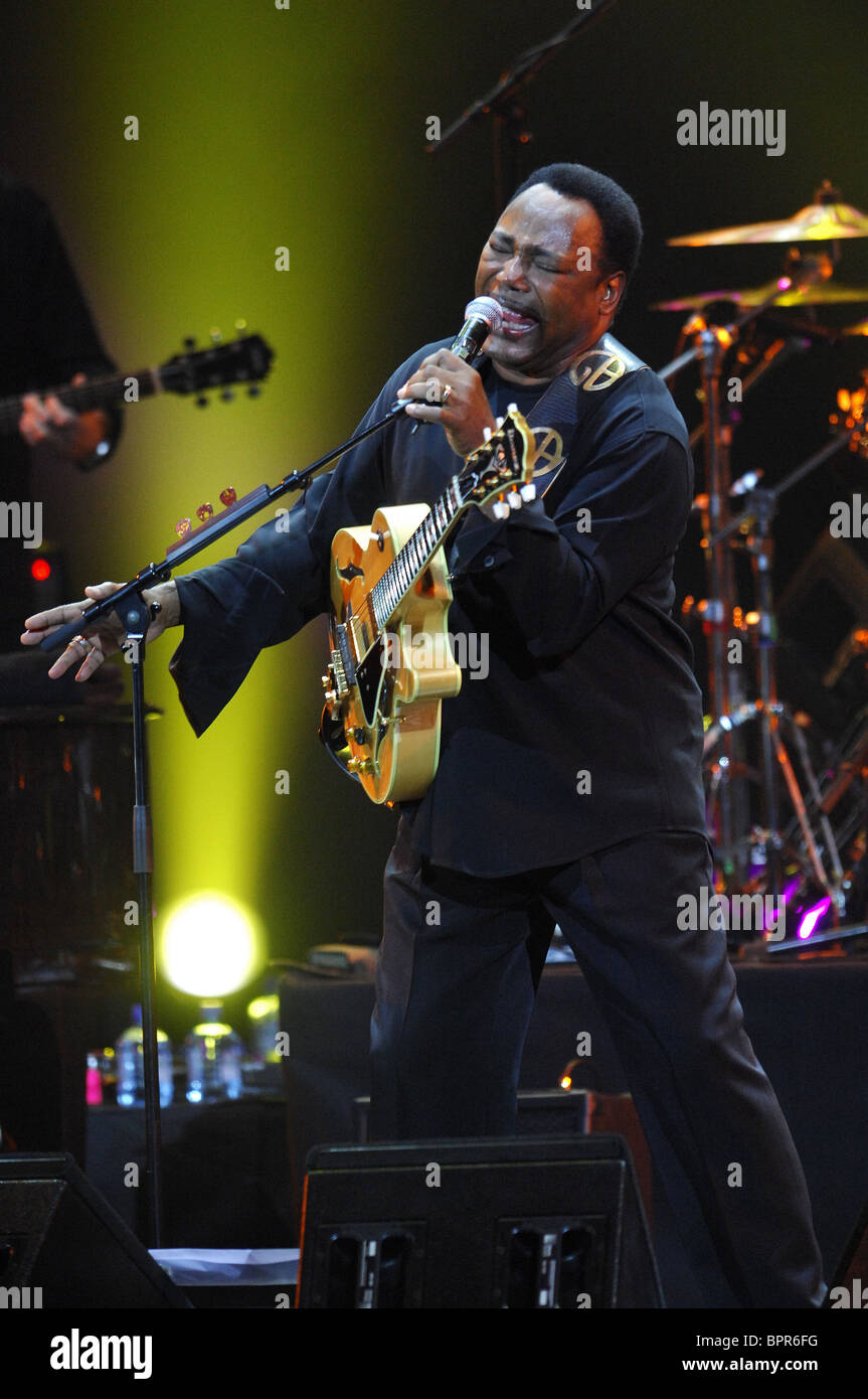 George Benson Grammy High Resolution Stock Photography and Images - Alamy