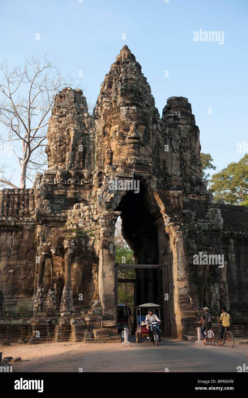 Angkor wat gate hi-res stock photography and images - Alamy