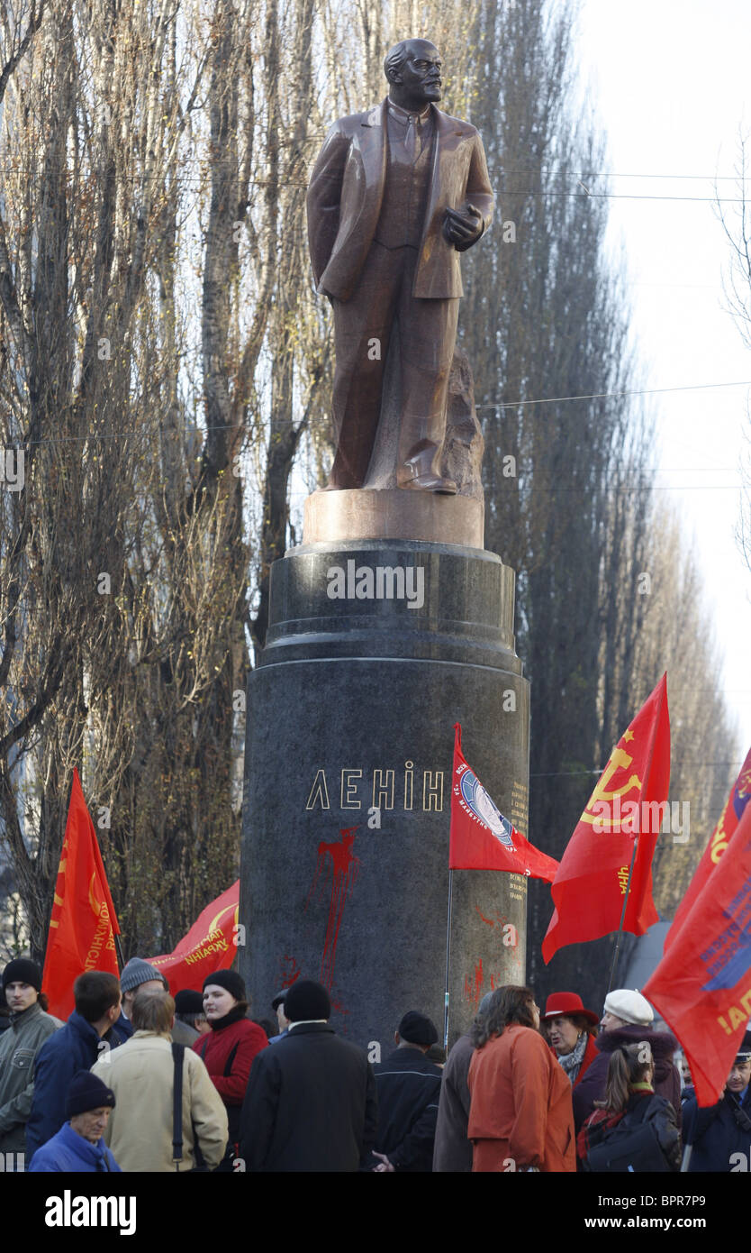 Vladimir Lenin Kiev Monument High Resolution Stock Photography and ...
