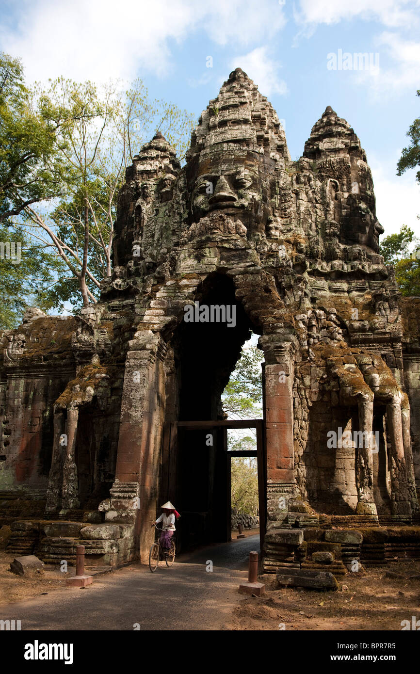Angkor Thom North Gate, Siem Reap, Cambodia Stock Photo - Alamy