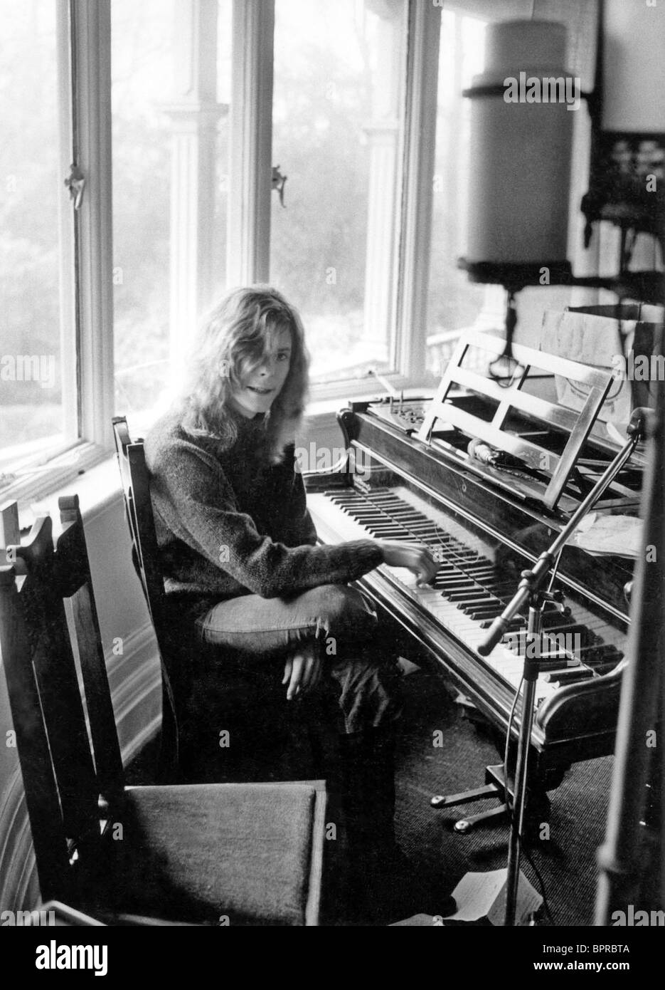 DAVID BOWIE in his ground floor apartment at Haddon Hall, Beckenham ...