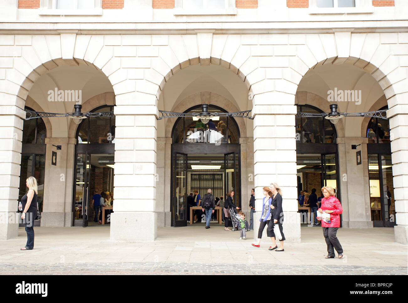 Apple Store Uk Stock Photos & Apple Store Uk Stock Images - Alamy