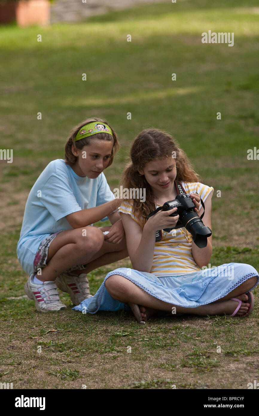children taking photographs using a digital camera Stock Photo - Alamy