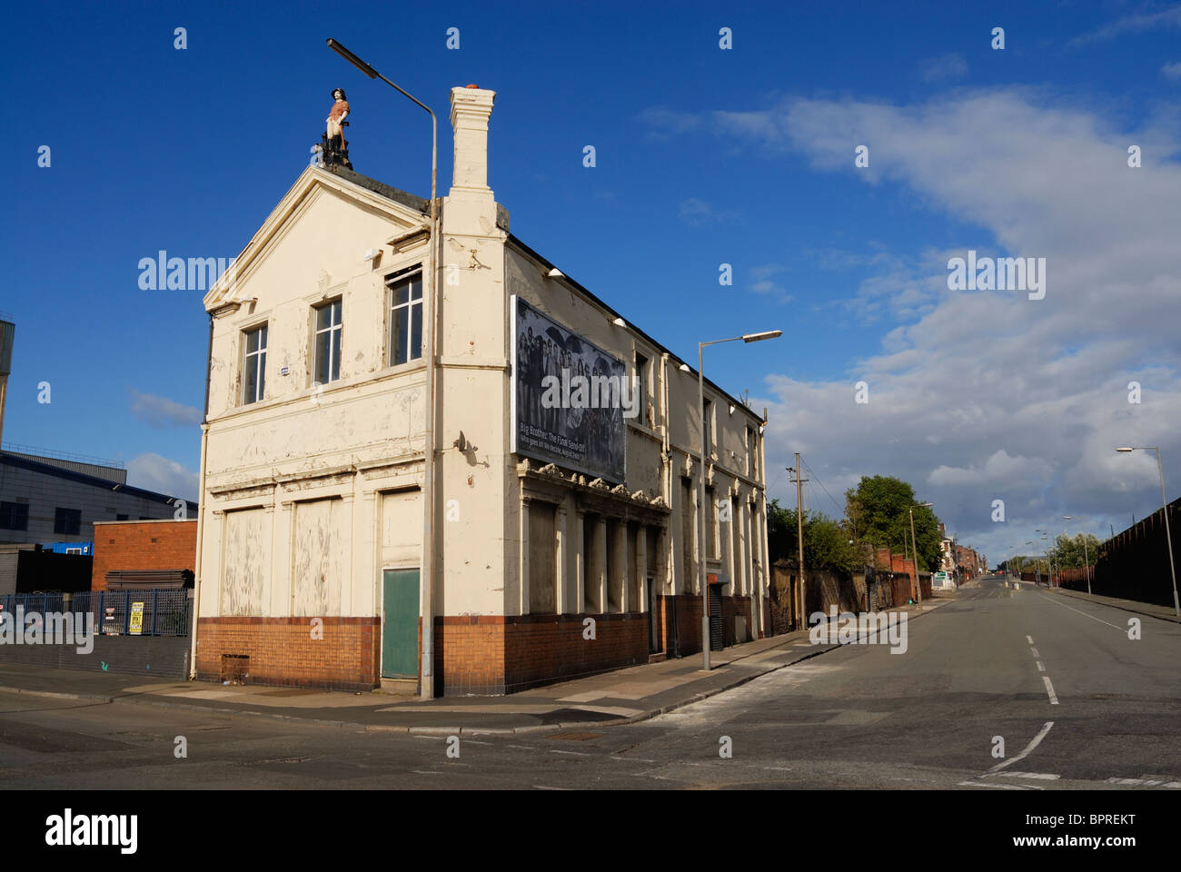 The Dominion public house and hotel by Liverpool Docks in Bootle Stock ...