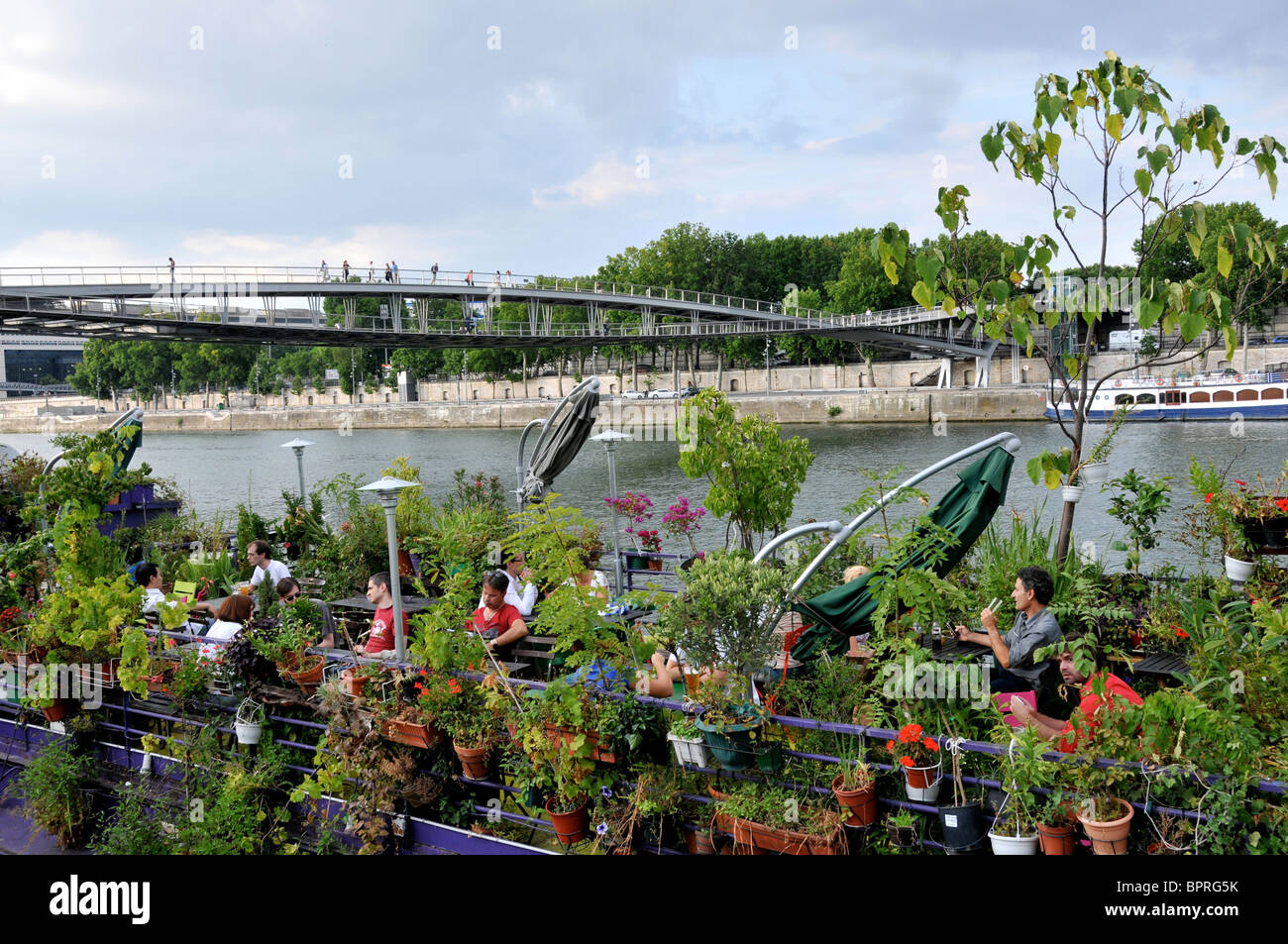 Paris riverside hi-res stock photography and images - Alamy